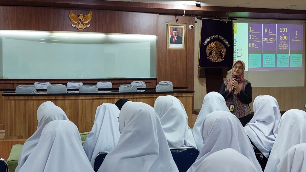 FPH UI Shares Undergraduate Study Program Information with Al Kahfi Bogor Islamic High School ...